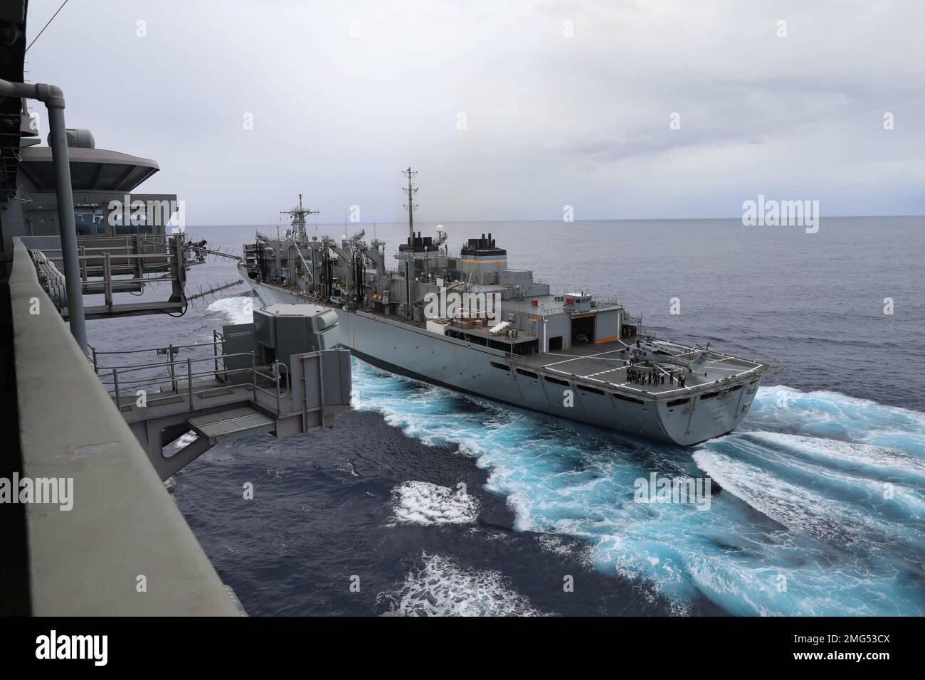 220821-N-EL850-1016 ATLANTIC OCEAN (Aug. 21, 2022) The supply-class ...