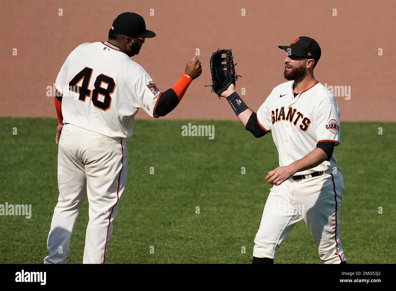 San Francisco Giants' Pablo Sandoval (48) and Brandon Belt celebrate ...