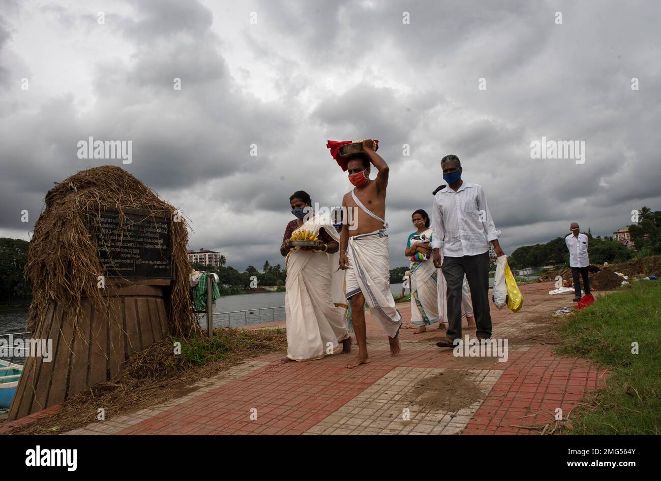 A Hindu family wearing masks as a precaution against the coronavirus ...