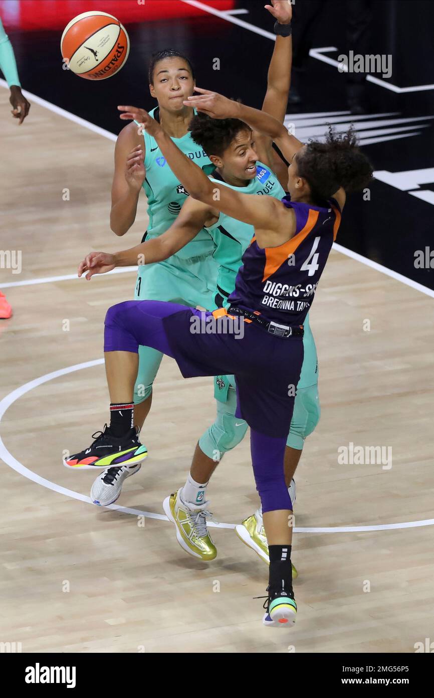 Phoenix Mercury's Skylar Diggins-Smith (4) runs into the defense of New ...