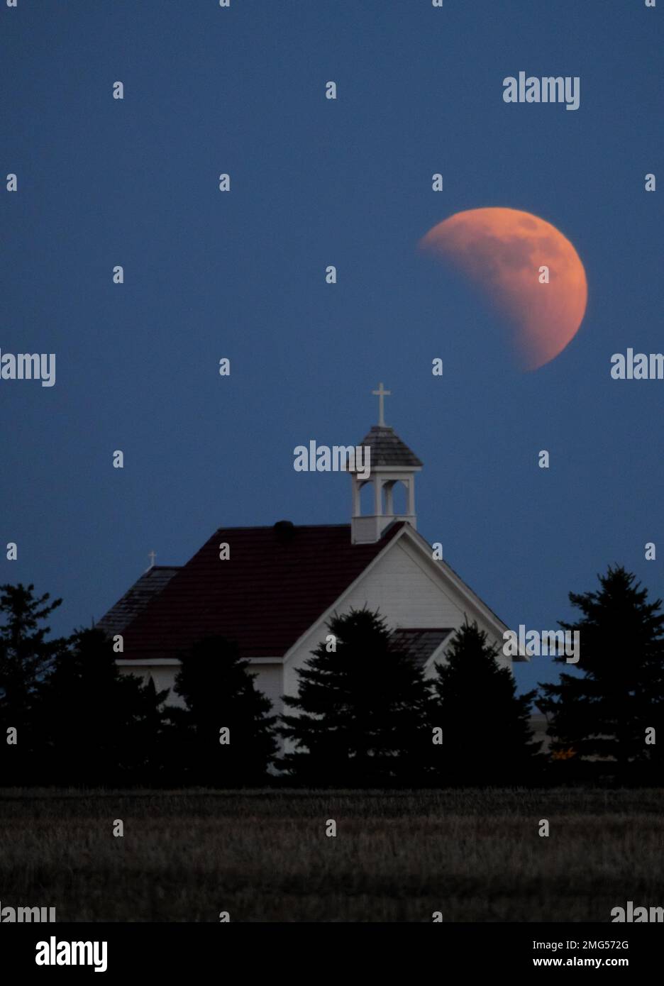 Full Moon Canada Rural Scene in Saskatchewan Canada Stock Photo - Alamy