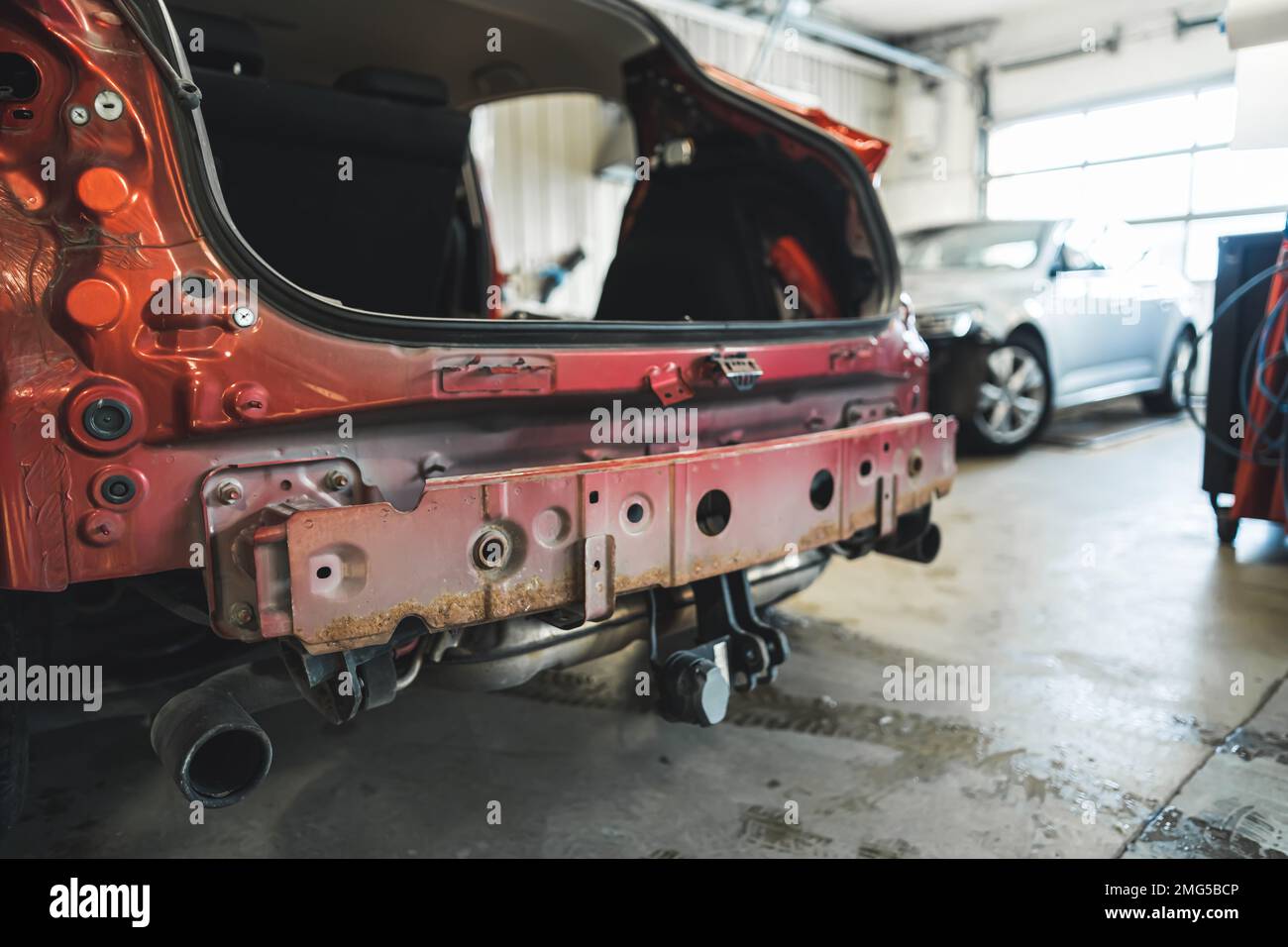Car body shop repair hi-res stock photography and images - Alamy