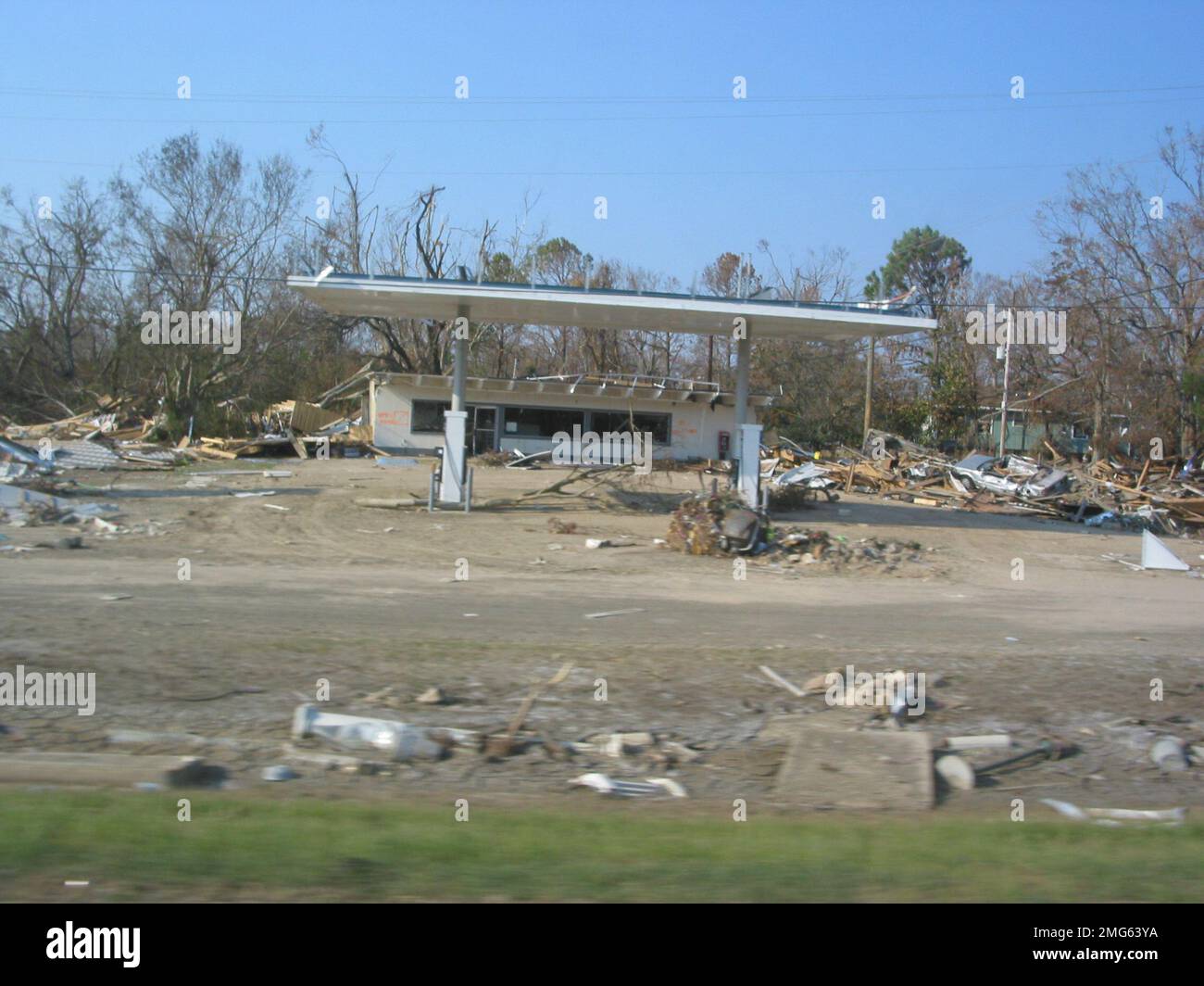 Aftermath - Displaced Boats - Miscellaneous - 26-HK-28-89. damaged gas ...