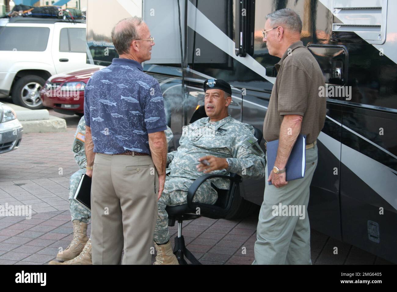 VIP Visitors - 26-HK-18-5. Lt. Gen. Russel Honore outside with ...