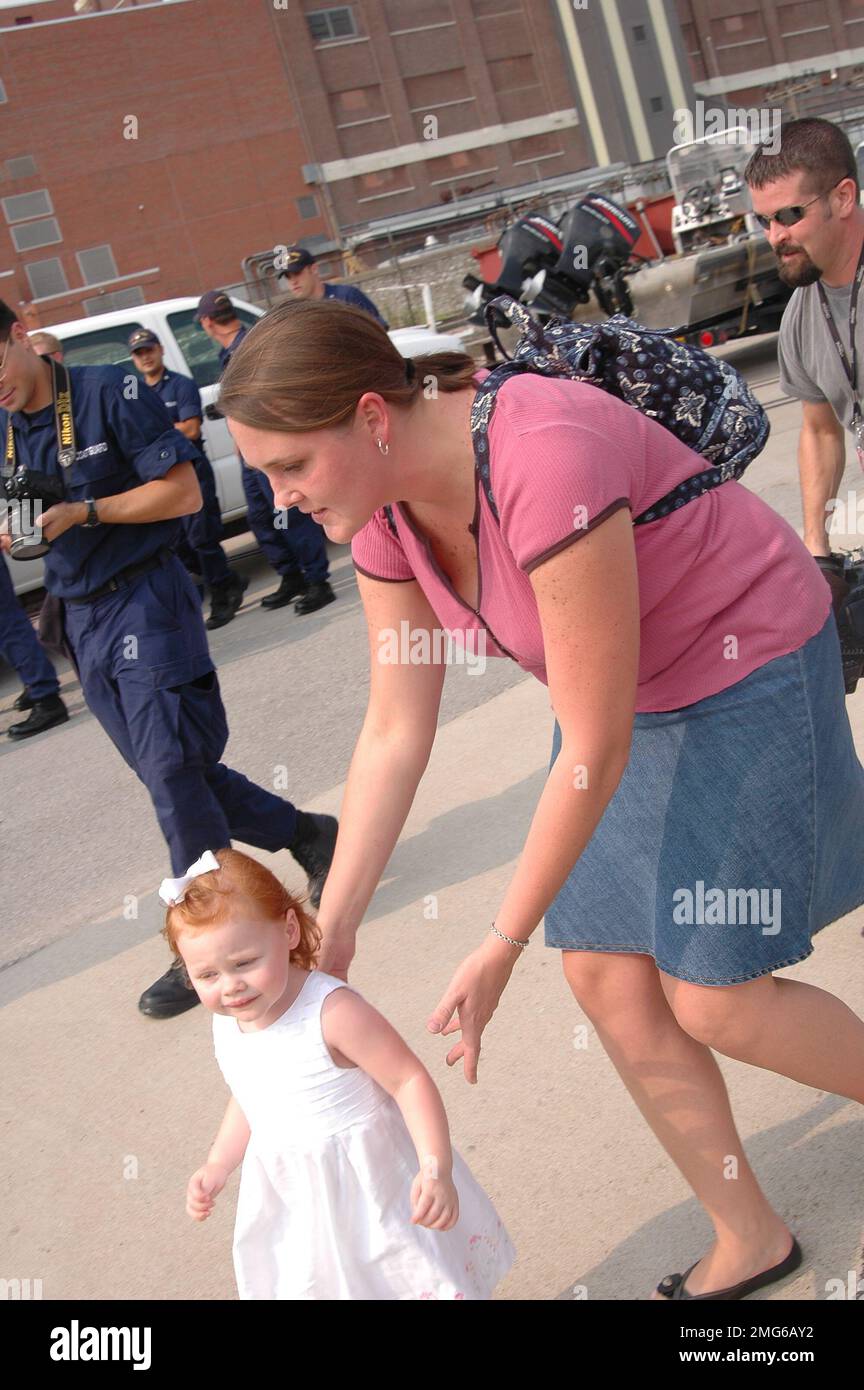 Civilian camera crew hi-res stock photography and images - Alamy