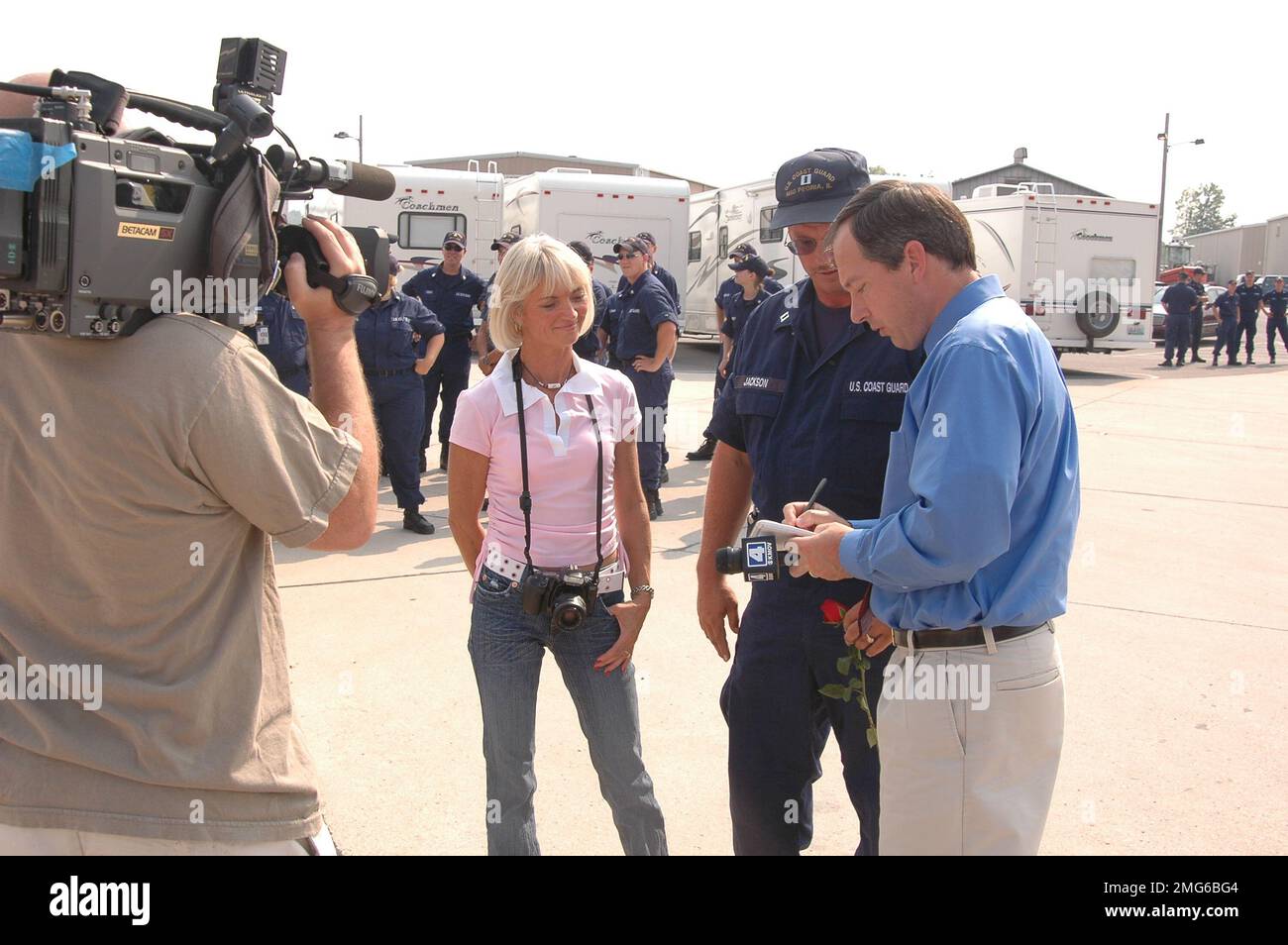 Civilian camera crew hi-res stock photography and images - Alamy