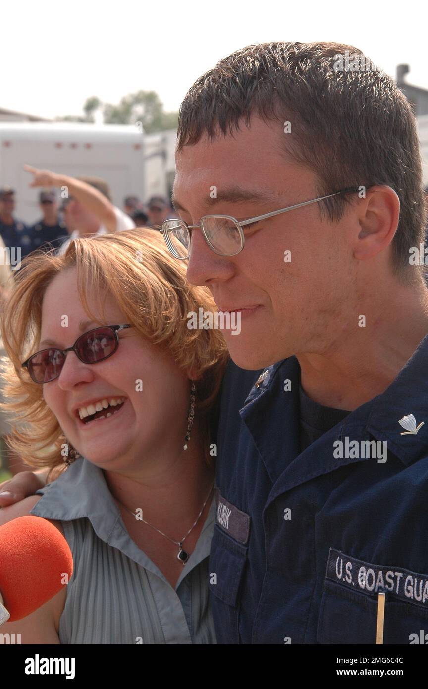 Civilian camera crew hi-res stock photography and images - Alamy