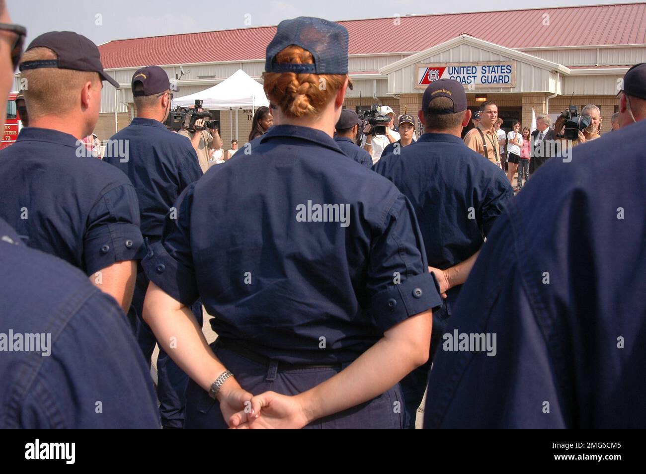 Coast Guard Personnel - Miscellaneous - 26-HK-90-18. back view of large ...