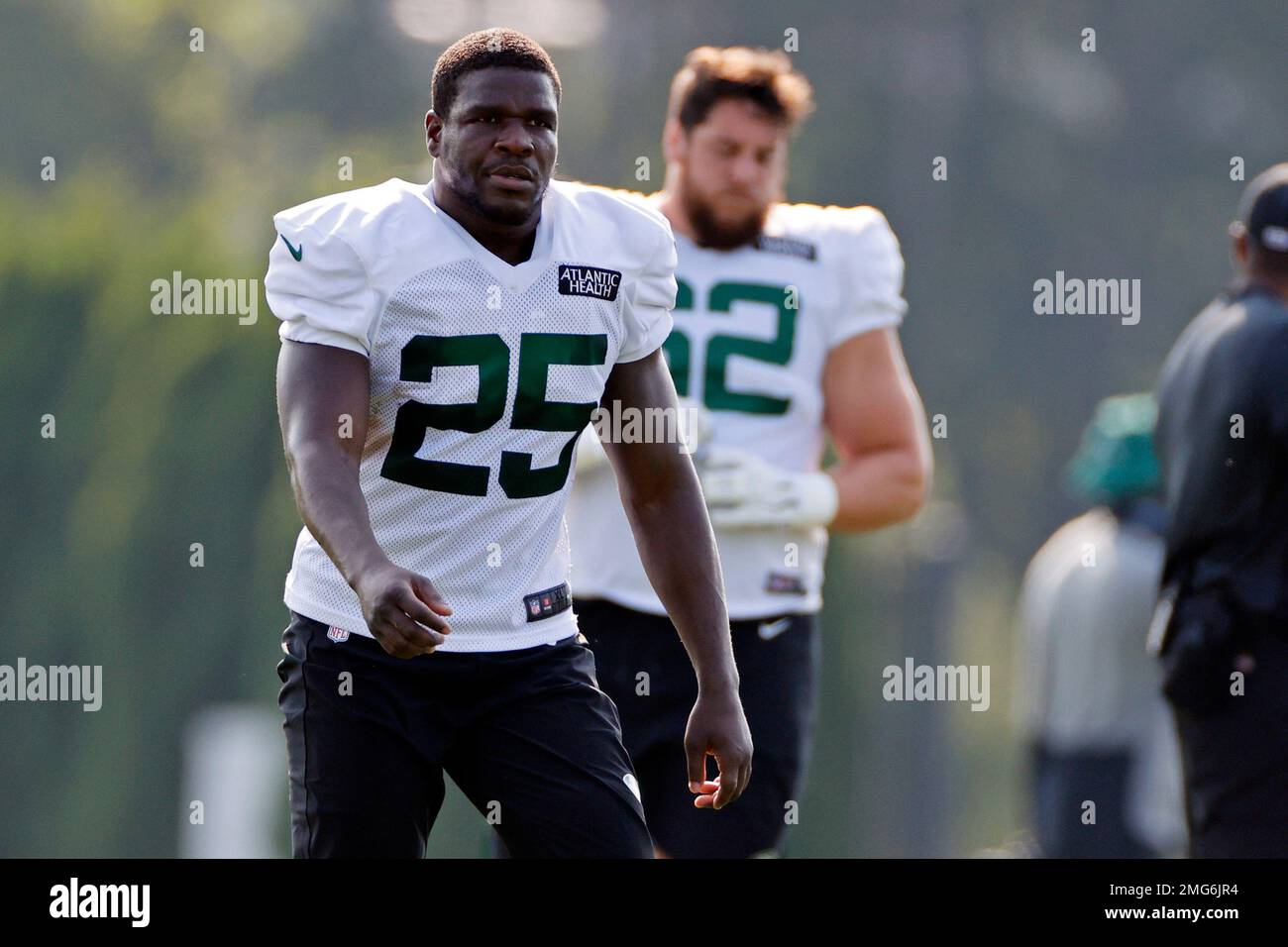 New York Jets running back Frank Gore (25) stretches during a practice ...