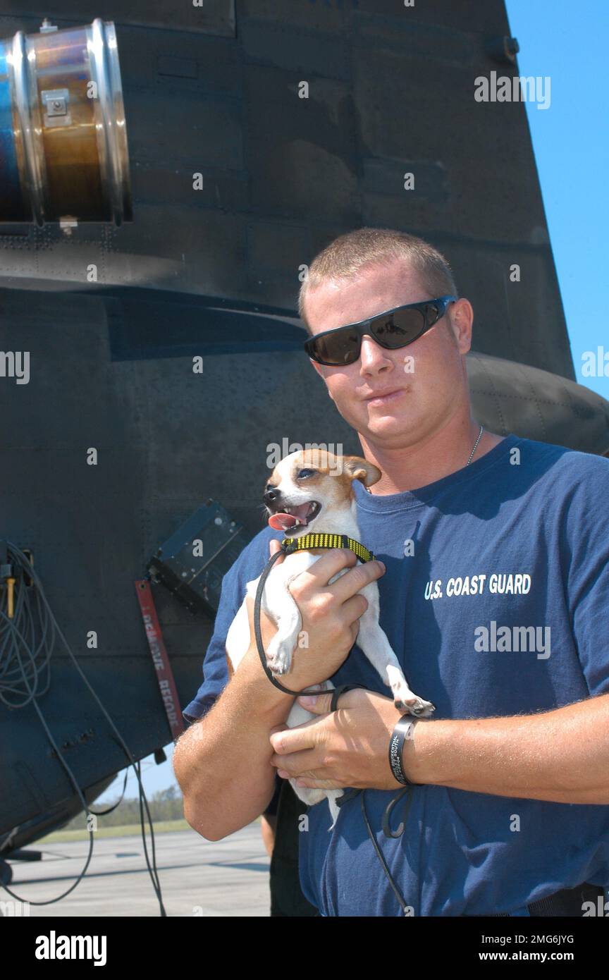 Coast Guard Personnel - Miscellaneous - 26-HK-90-180. Coast Guardsman ...
