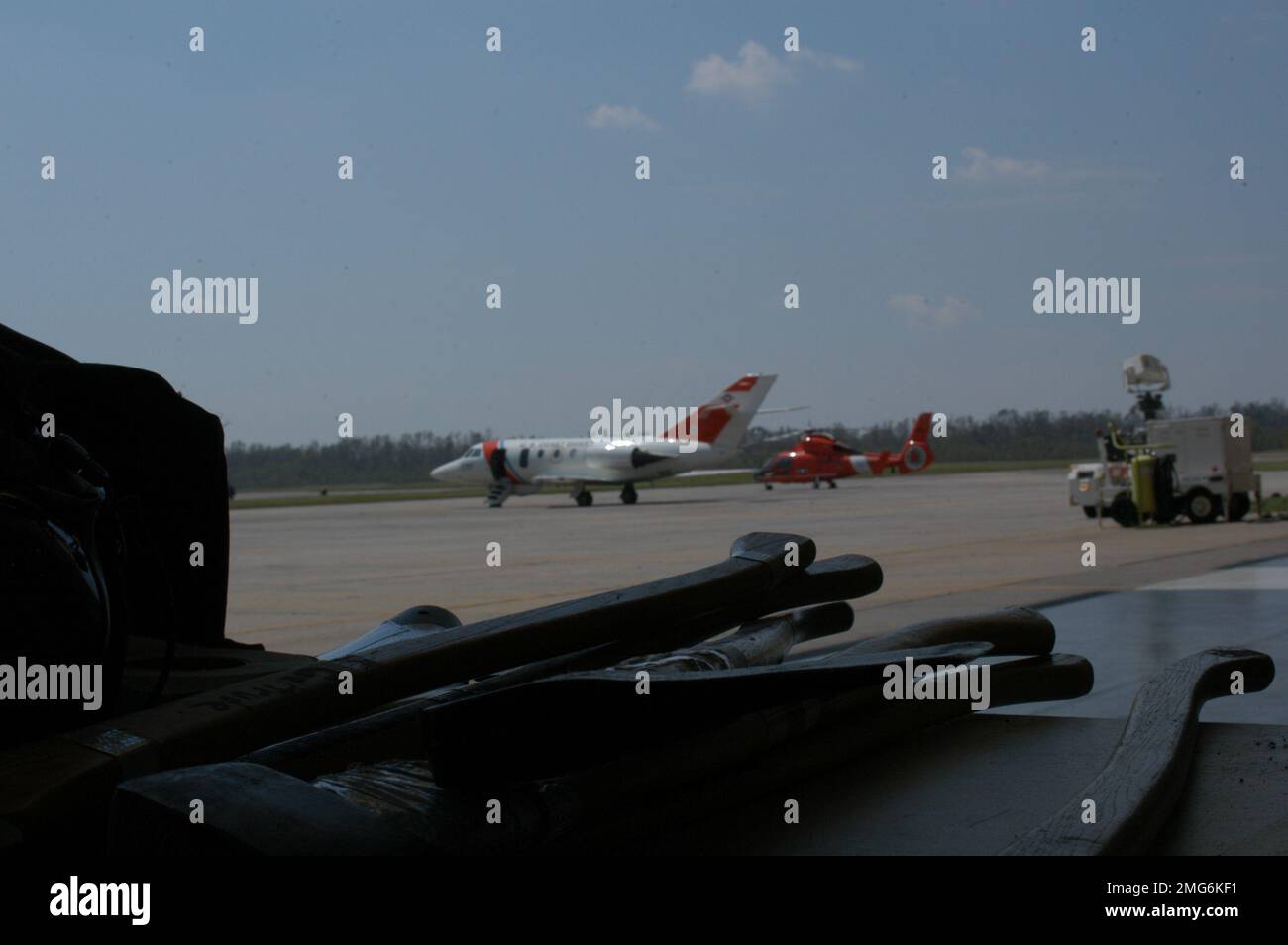 Aircrafts - Miscellaneous - 26-HK-56-33. CG HU-25 and HH-65 on ramp2 ...