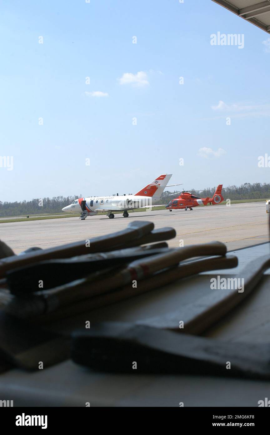 Aircrafts - Miscellaneous - 26-HK-56-32. CG HU-25 and HH-65 on ramp ...