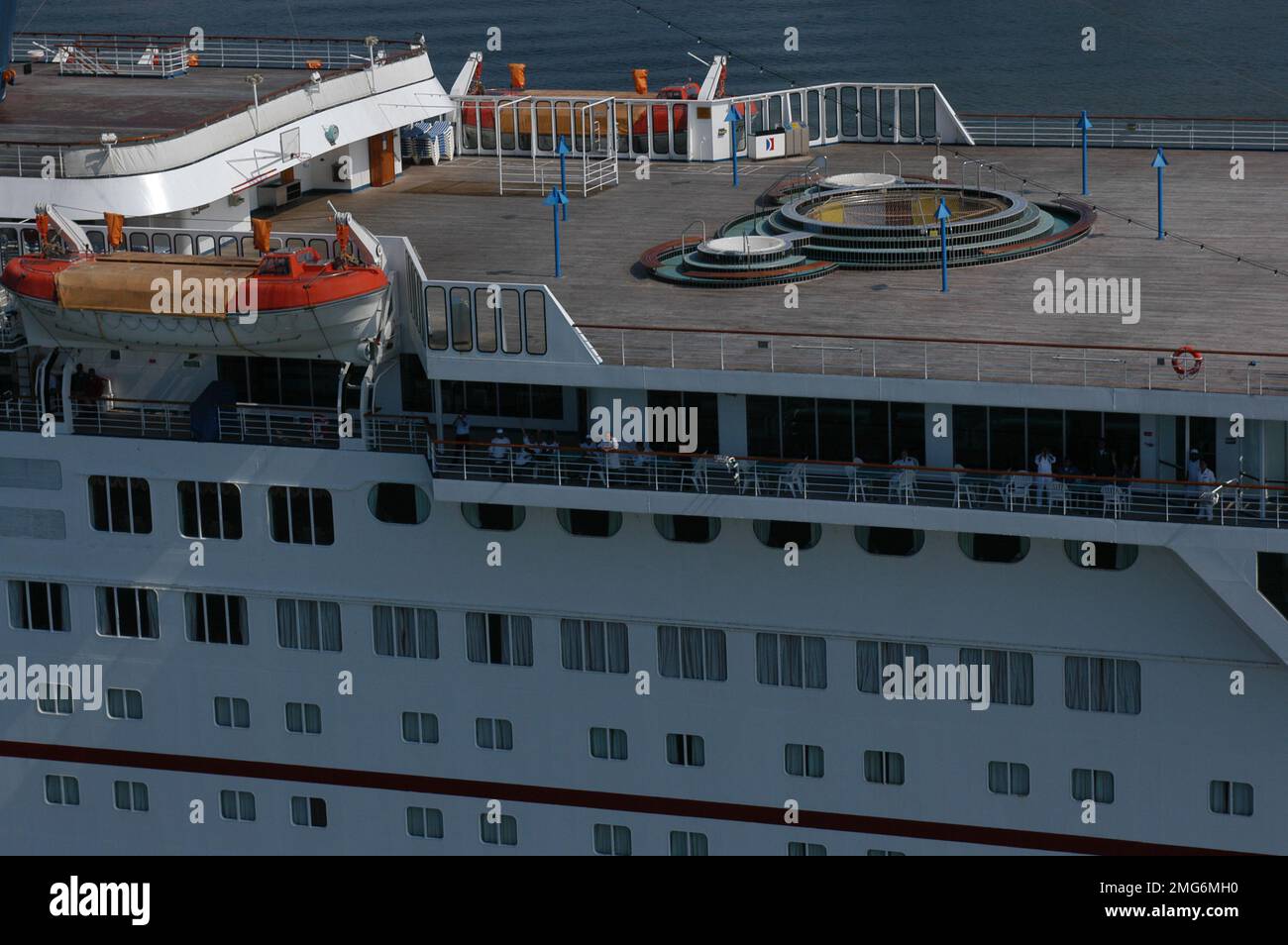 Cruise Ships - 26-HK-114-7. Hurricane Katrina Stock Photo - Alamy