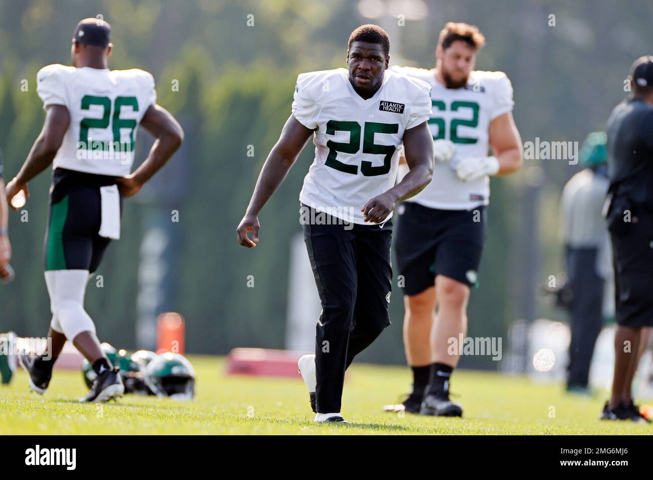 New York Jets running back Frank Gore (25) stretches during a practice ...