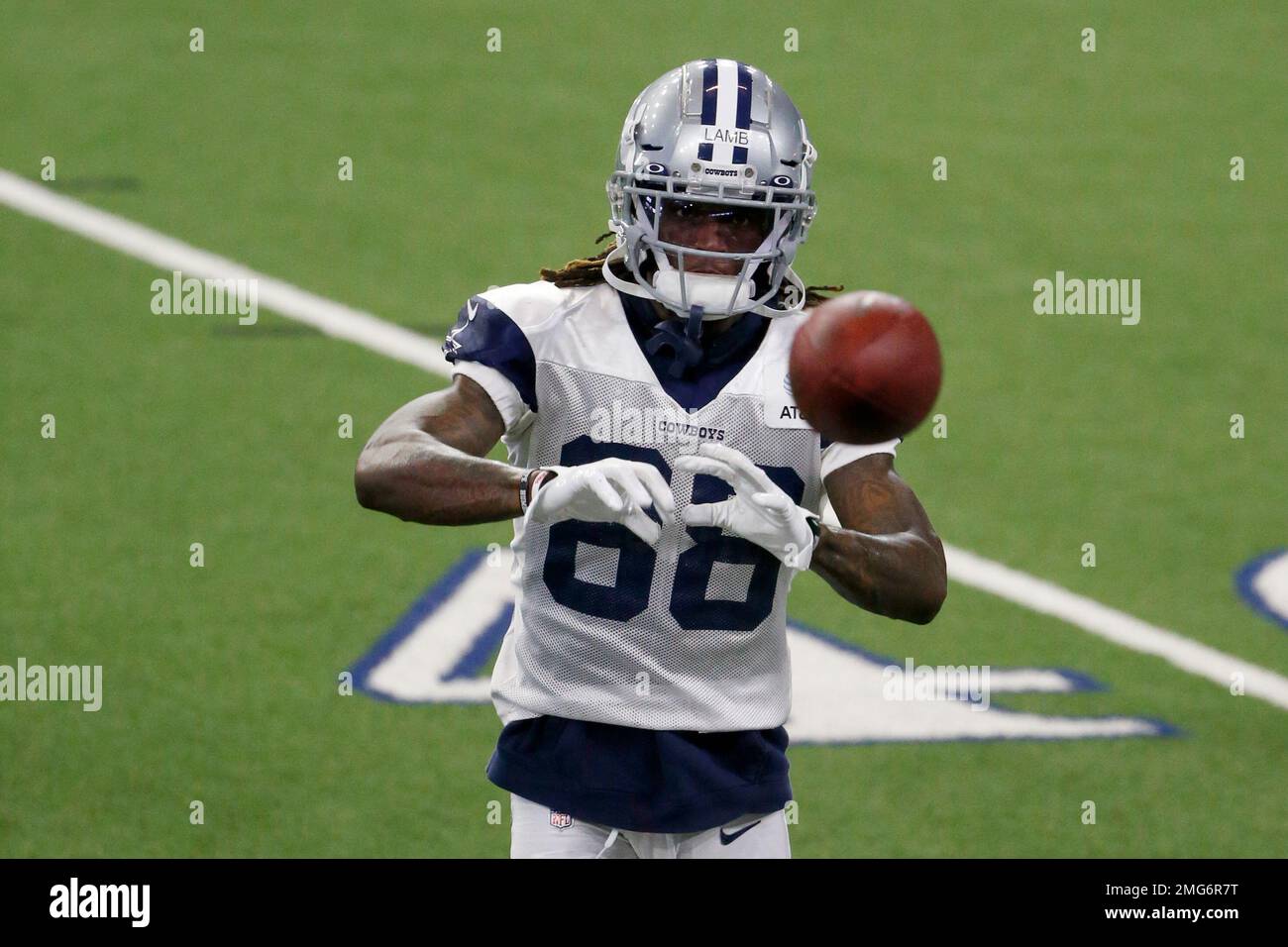 Dallas Cowboys wide receiver CeeDee Lamb (88) makes a reception during ...
