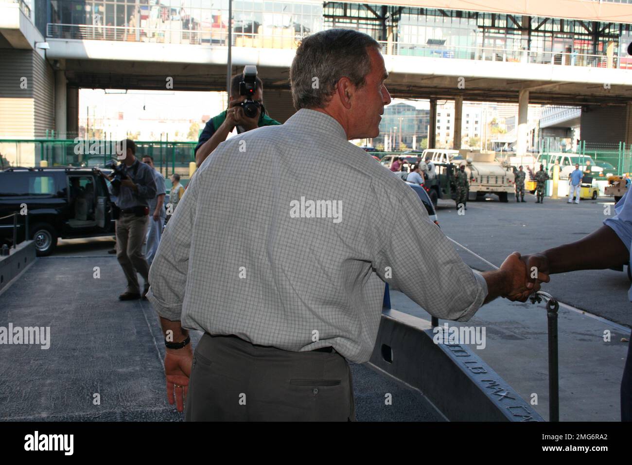 President George W. Bush Visit - 26-HK-6-270. POTUS shaking hands in ...