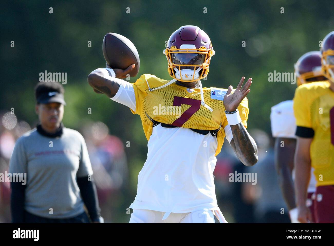 Washington quarterback Dwayne Haskins Jr. (7) looks to pass during ...
