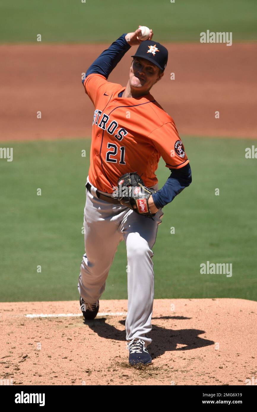 Houston Astros starting pitcher Zack Greinke delivers a pitch during ...