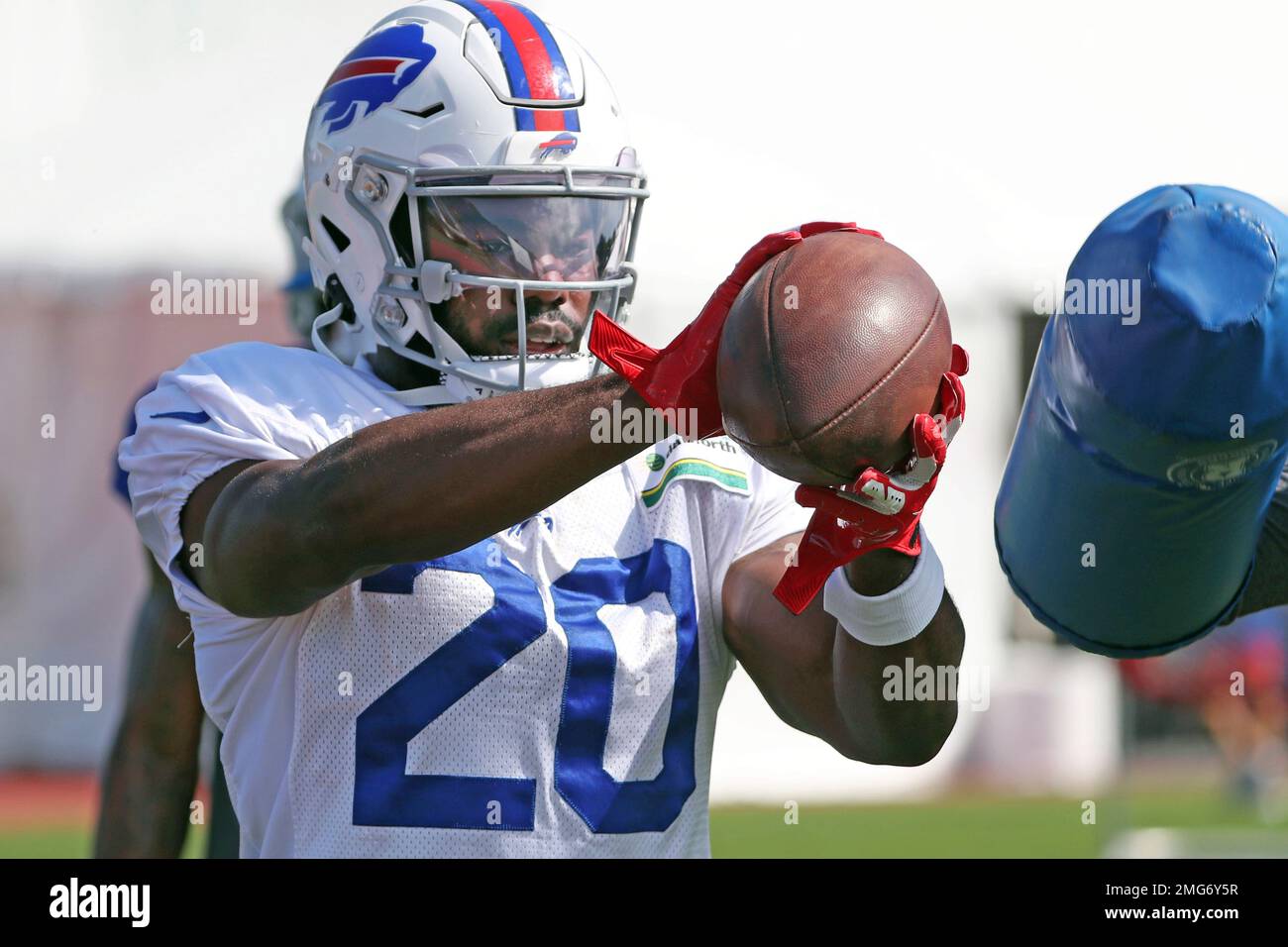 Buffalo Bills running back Zack Moss (20) catches a pass during an NFL ...