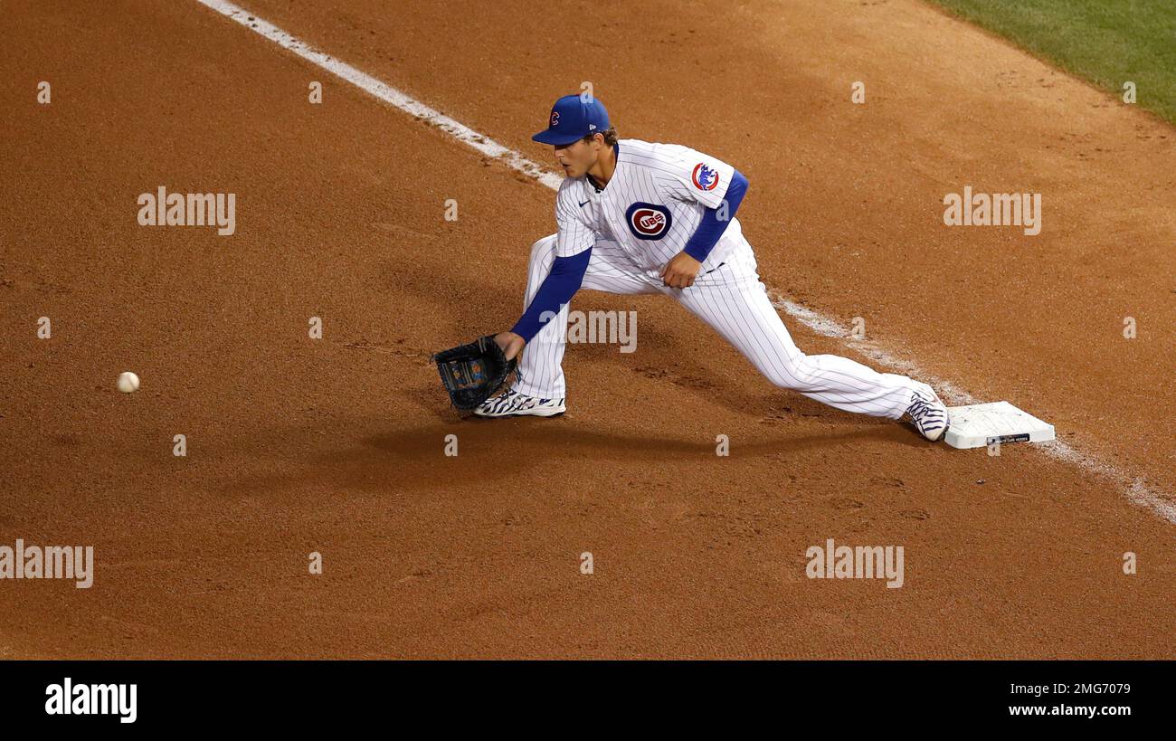 Chicago Cubs first baseman Anthony Rizzo (44) fields the throw to first ...