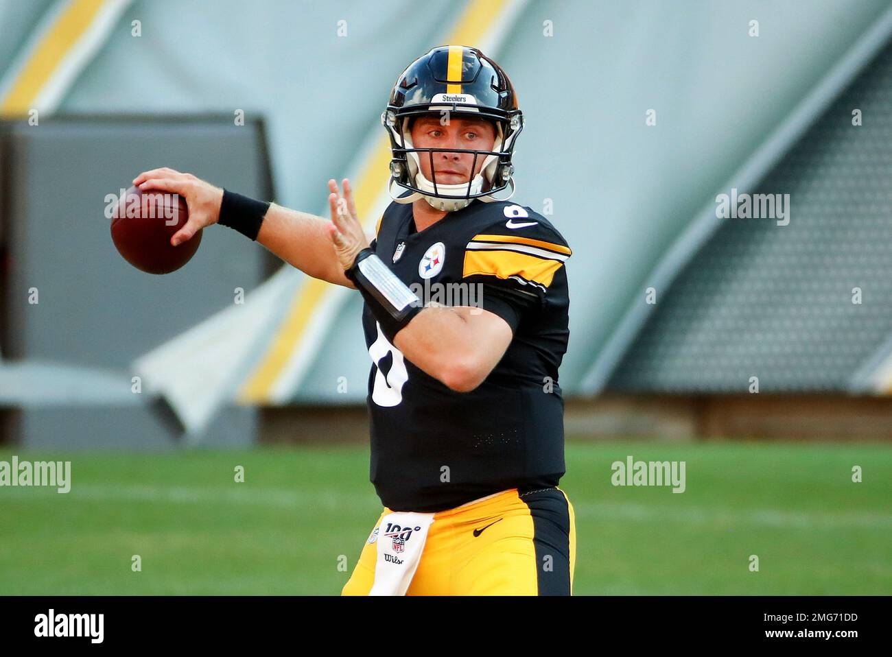 Pittsburgh Steelers quarterback Devlin Hodges (6) during practice at ...