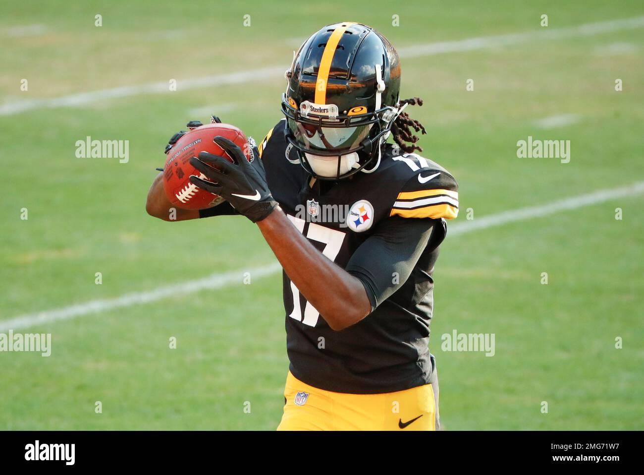 Pittsburgh Steelers wide receiver Deon Cain (17) during practice at NFL ...