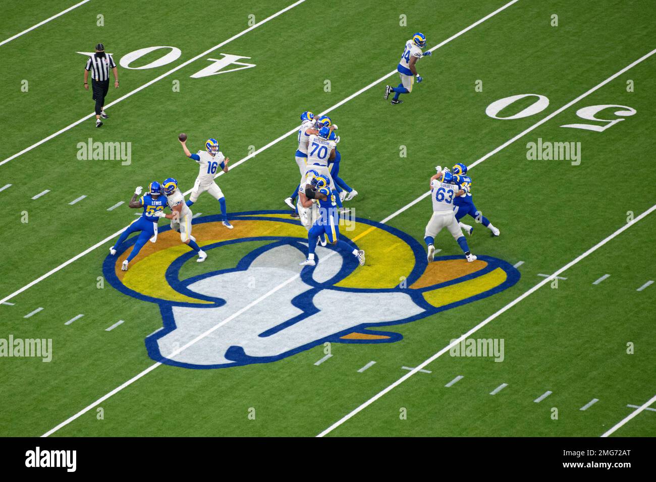 The Los Angeles Rams scrimmage during NFL football practice Saturday ...