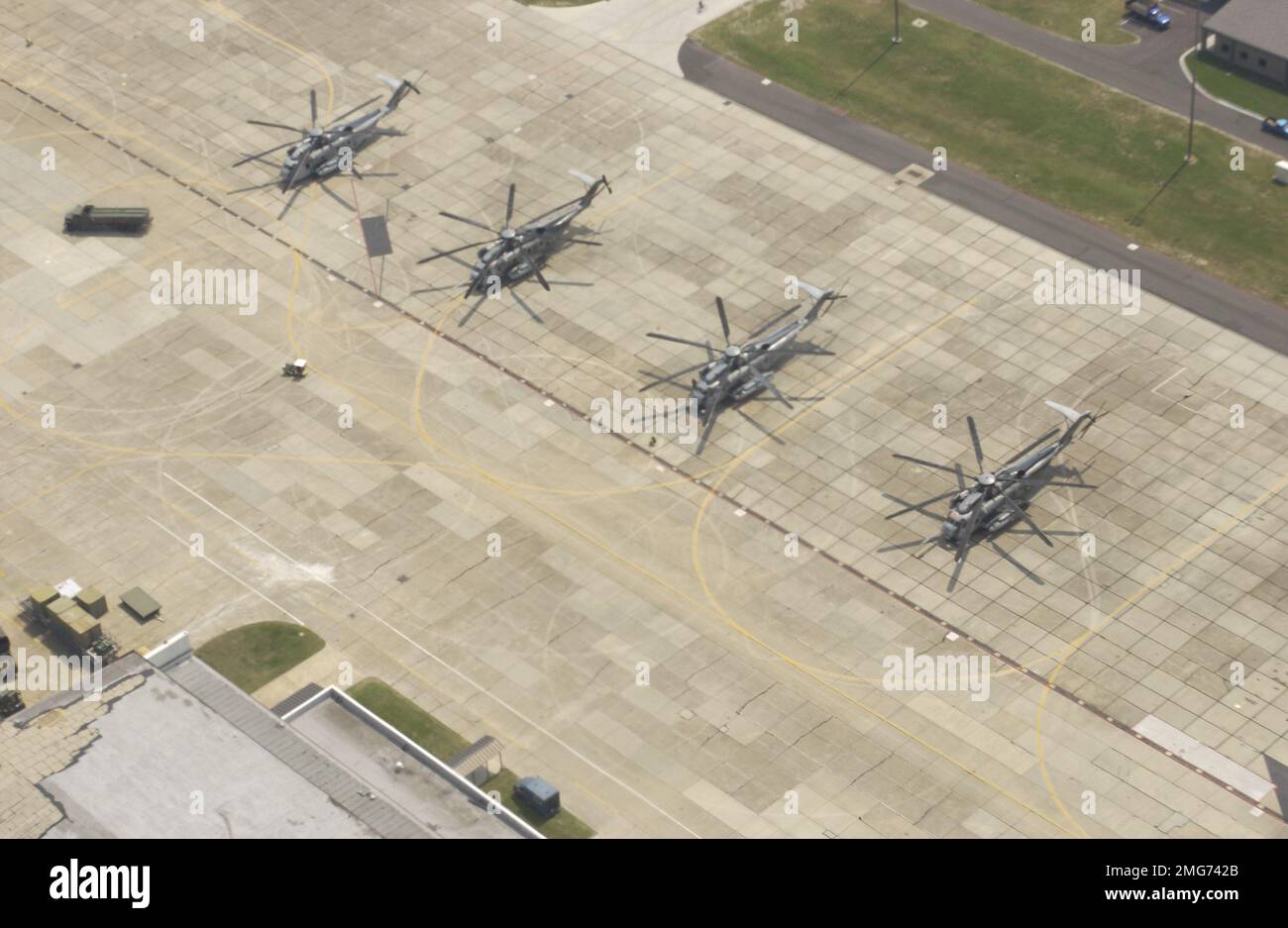 Marine Heavy Helicopter Squadron 772 - 26-HK-334-83. Hurricane Katrina ...