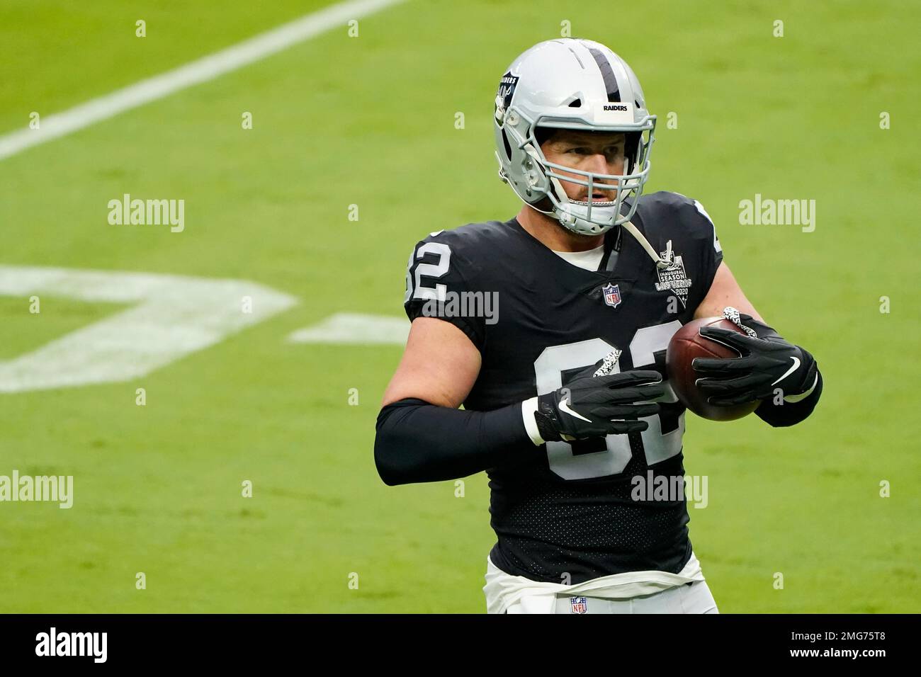 Las Vegas Raiders tight end Jason Witten (82) trains during an NFL ...