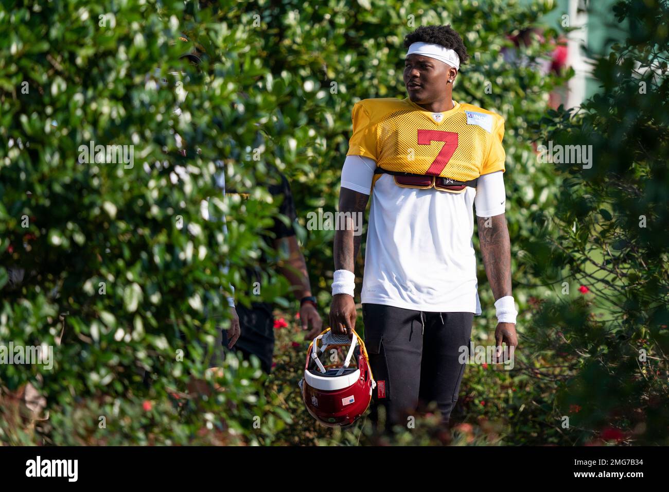 Washington quarterback Dwayne Haskins Jr. (7) arrives for practice at ...