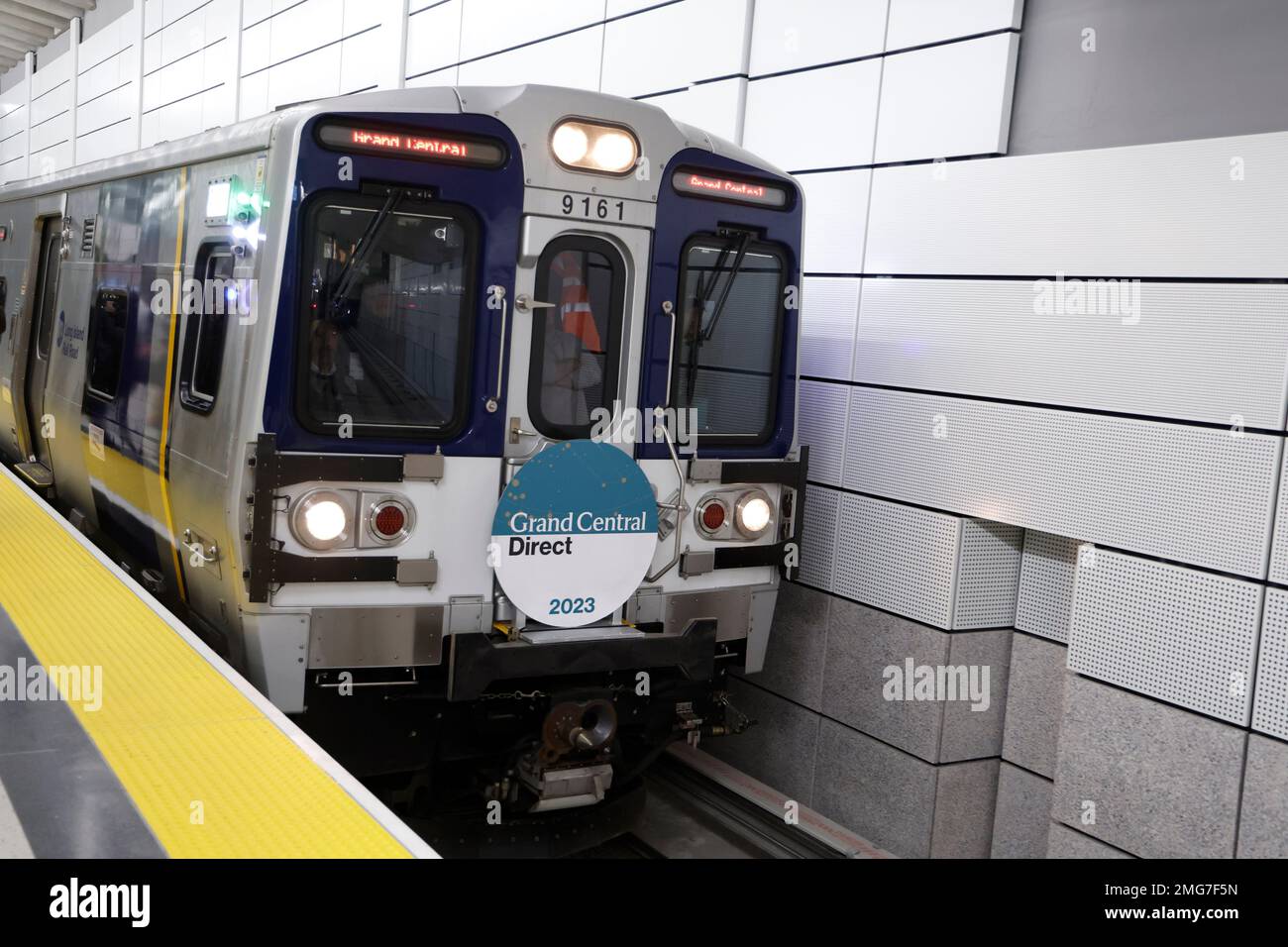 New York City, USA. 25th Jan, 2023. Commuters arrive on the inaugural ...