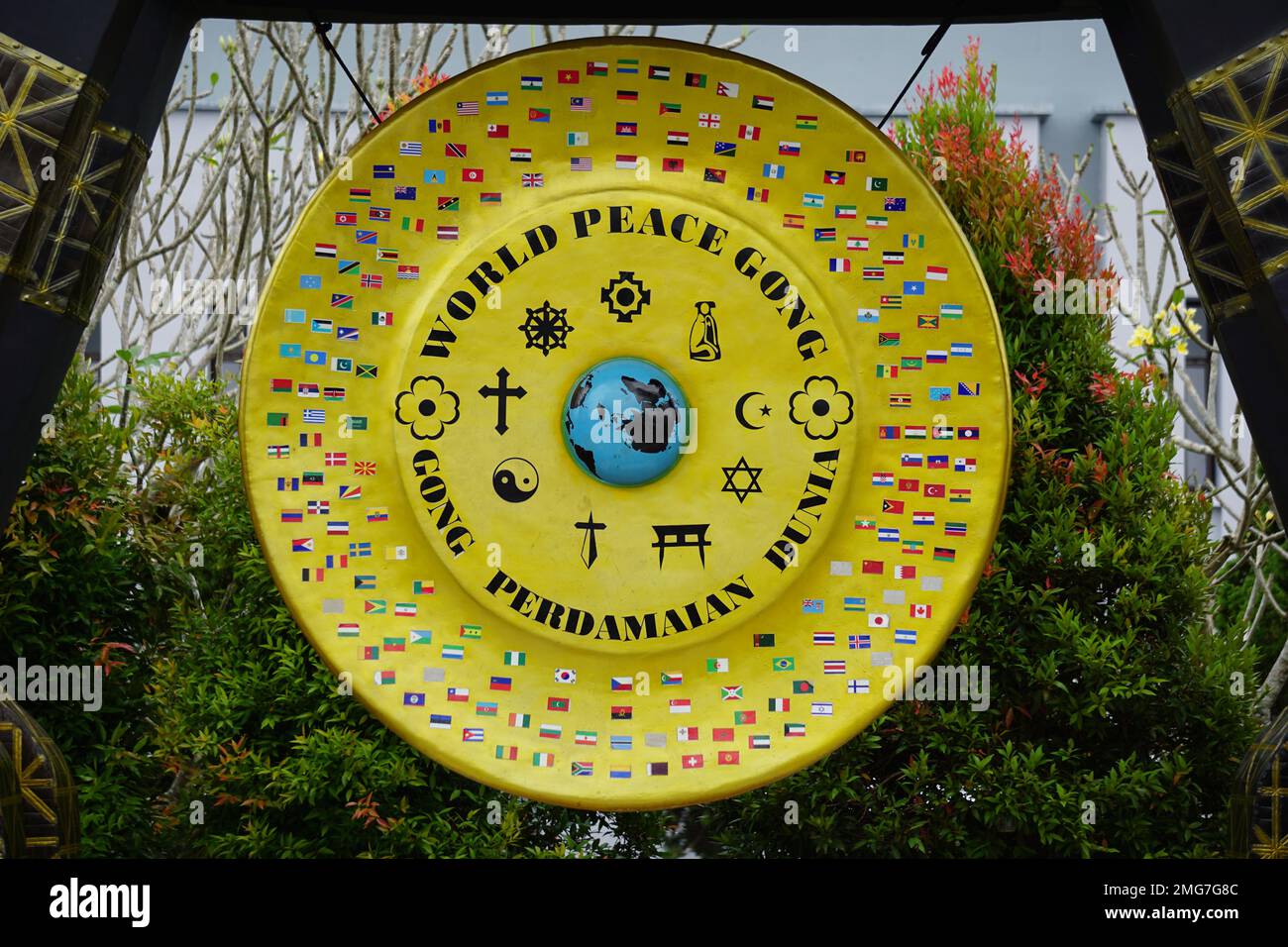 World gong peace , the symbol of world peace Stock Photo - Alamy