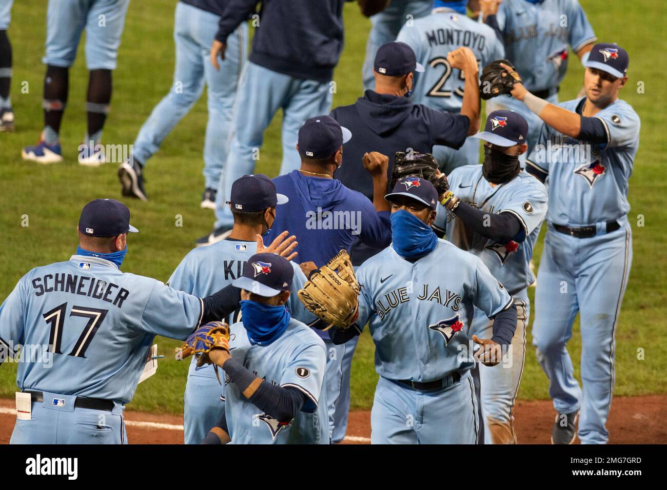 Toronto Blue Jays celebrate an 8-7 win in 10 innings over the Baltimore ...