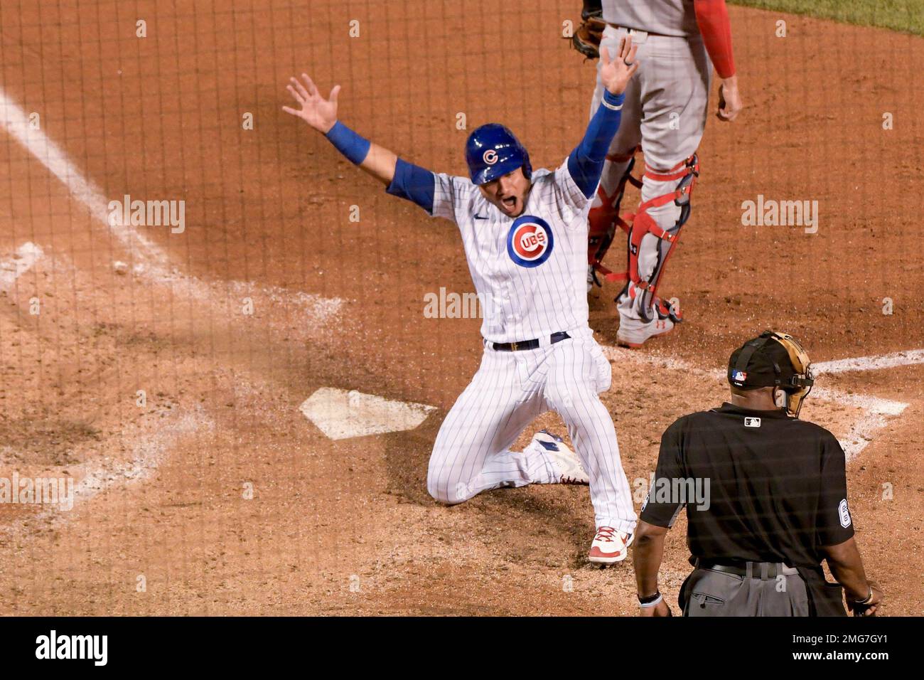 Chicago Cubs Willson Contreras (40) celebrates after scoring on a ...