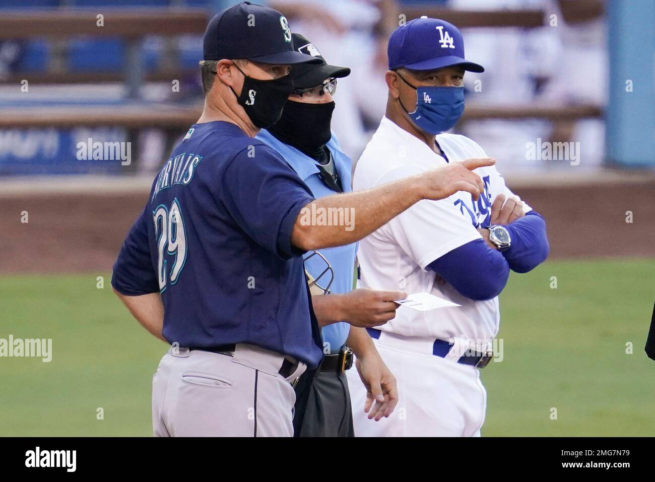 Seattle Mariners manager Scott Servais, left, home plate umpire Quinn ...