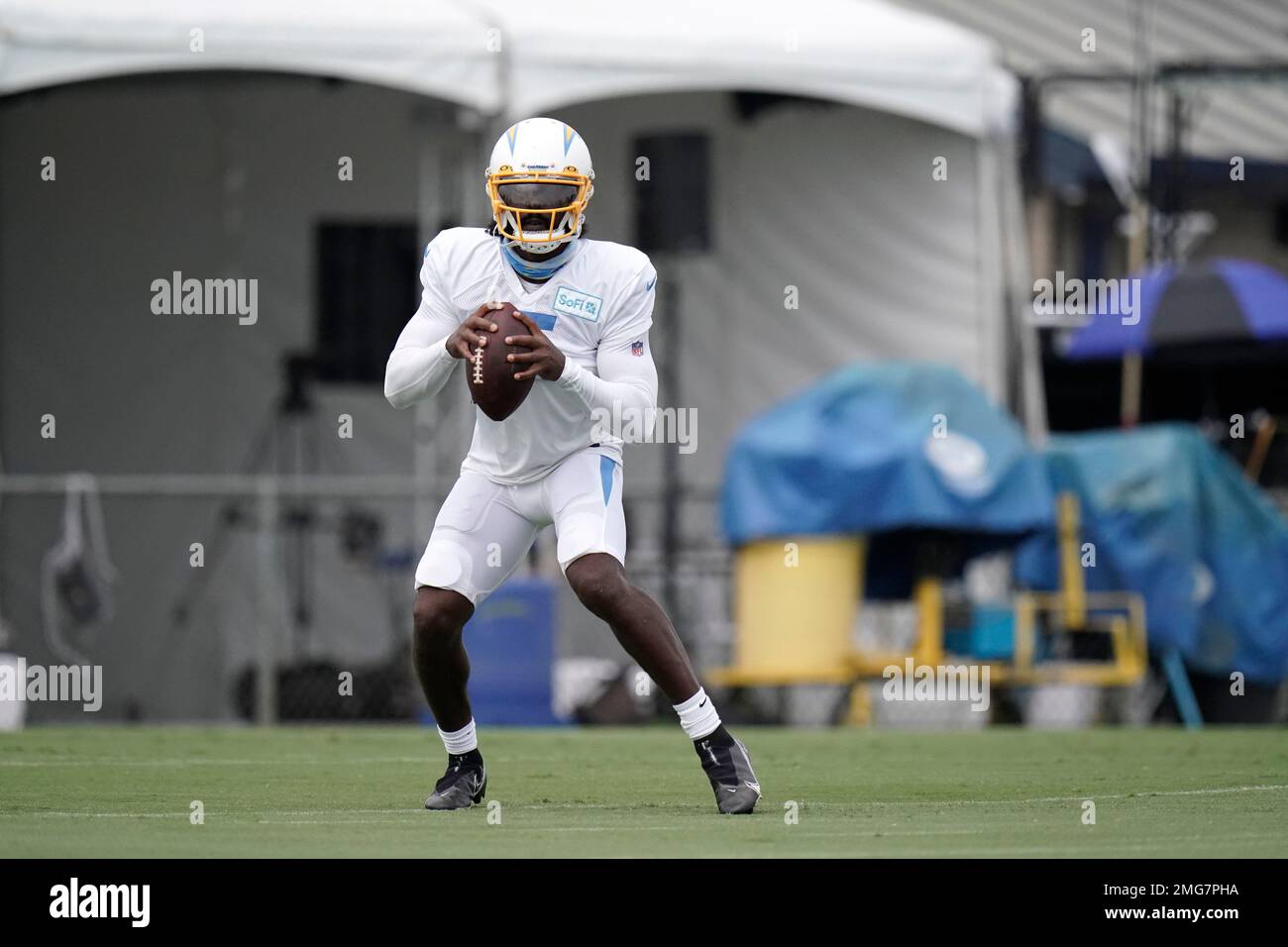Los Angeles Chargers quarterback Tyrod Taylor throws a pass during an ...