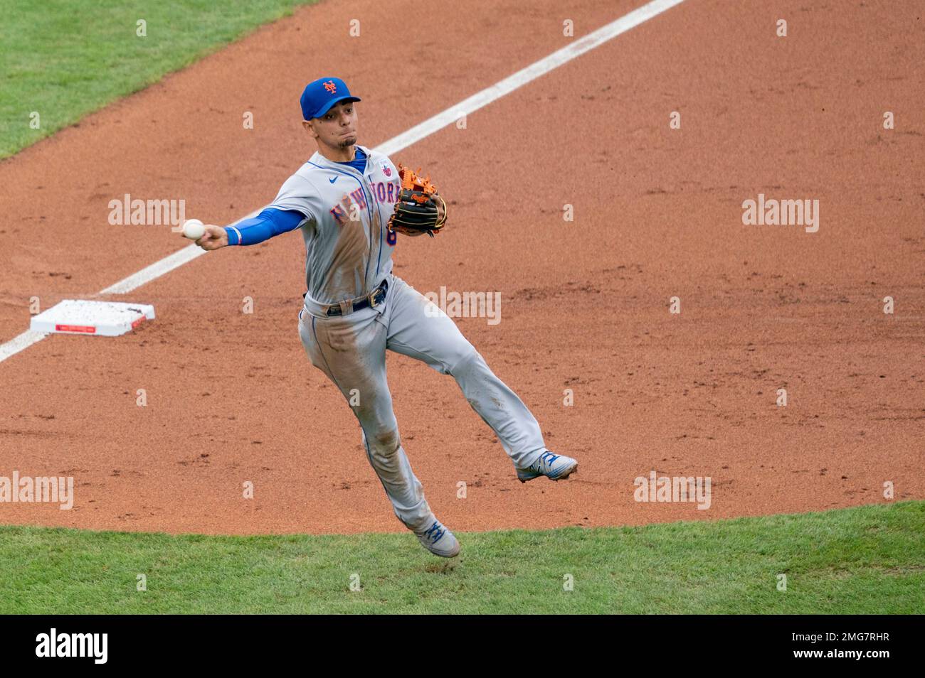 New York Mets shortstop Andres Gimenez in action during a baseball game ...