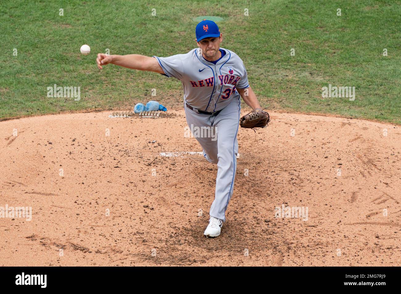 New York Mets relief pitcher Jared Hughes throws a pitch during a ...