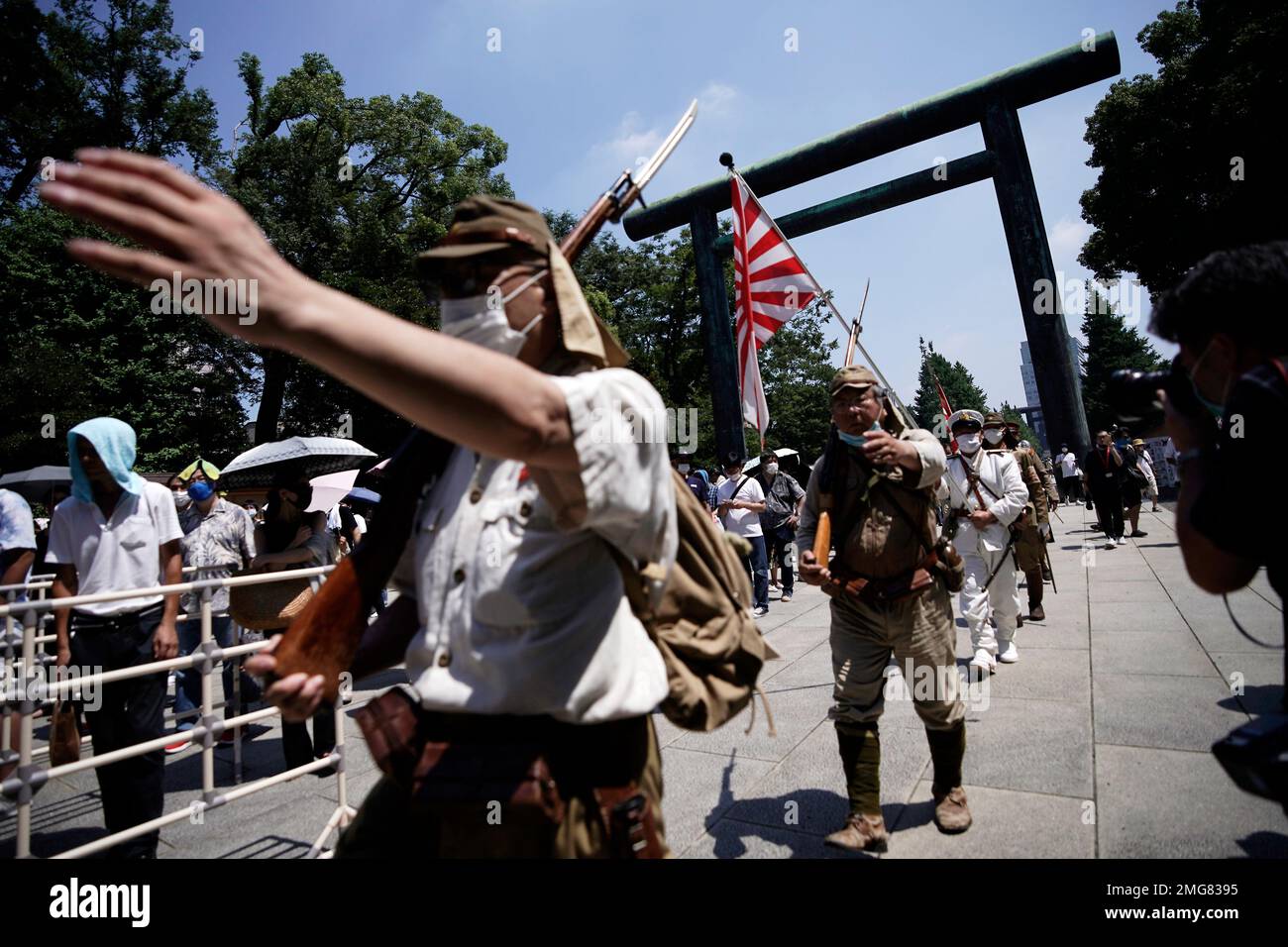 Visitors in Japanese Imperial army and navy uniforms enter Yasukuni ...