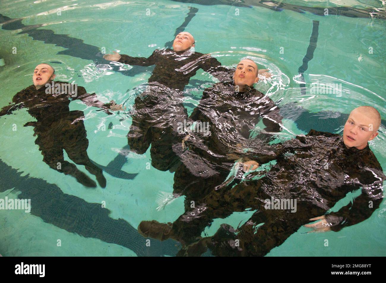 U.S. Marine Corps recruits with Echo Company, 2nd Recruit Training ...