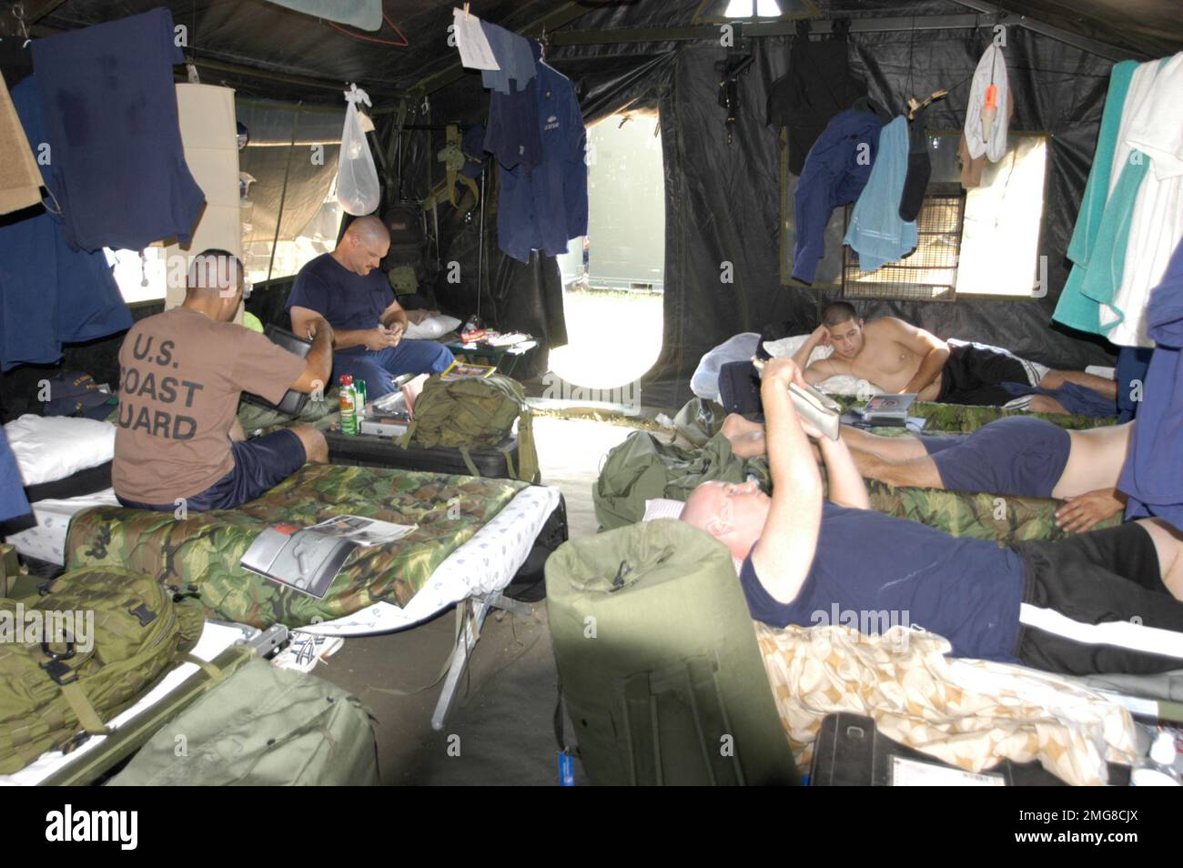 Hurricane katrina relief aid hi-res stock photography and images - Alamy
