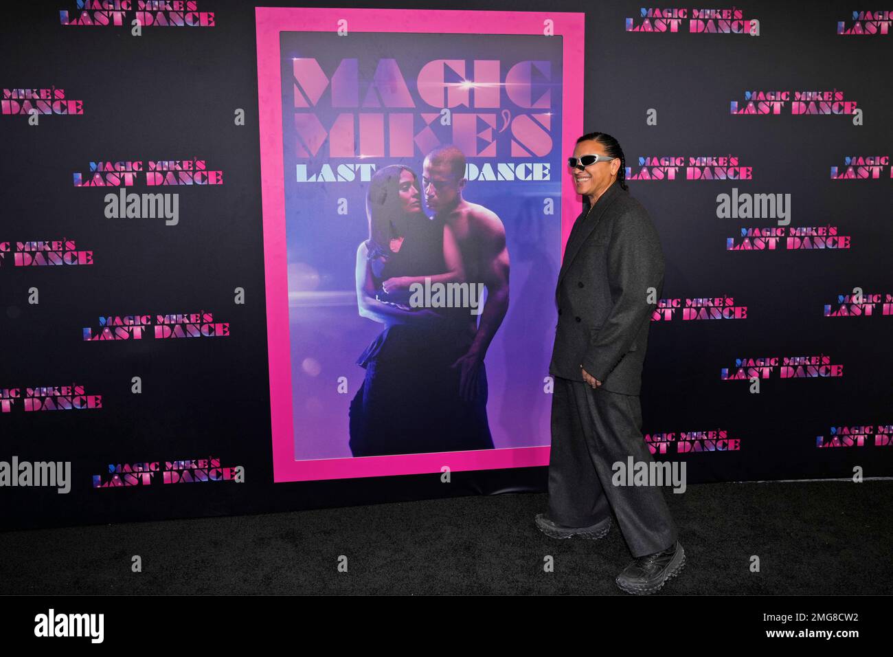 Puerto Rican singer Elvis Crespo poses for photos on the red carpet at ...