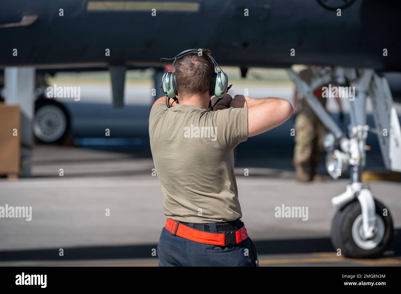 U.S. Air Force Airmen from the 389th Fighter Generation Squadron ...