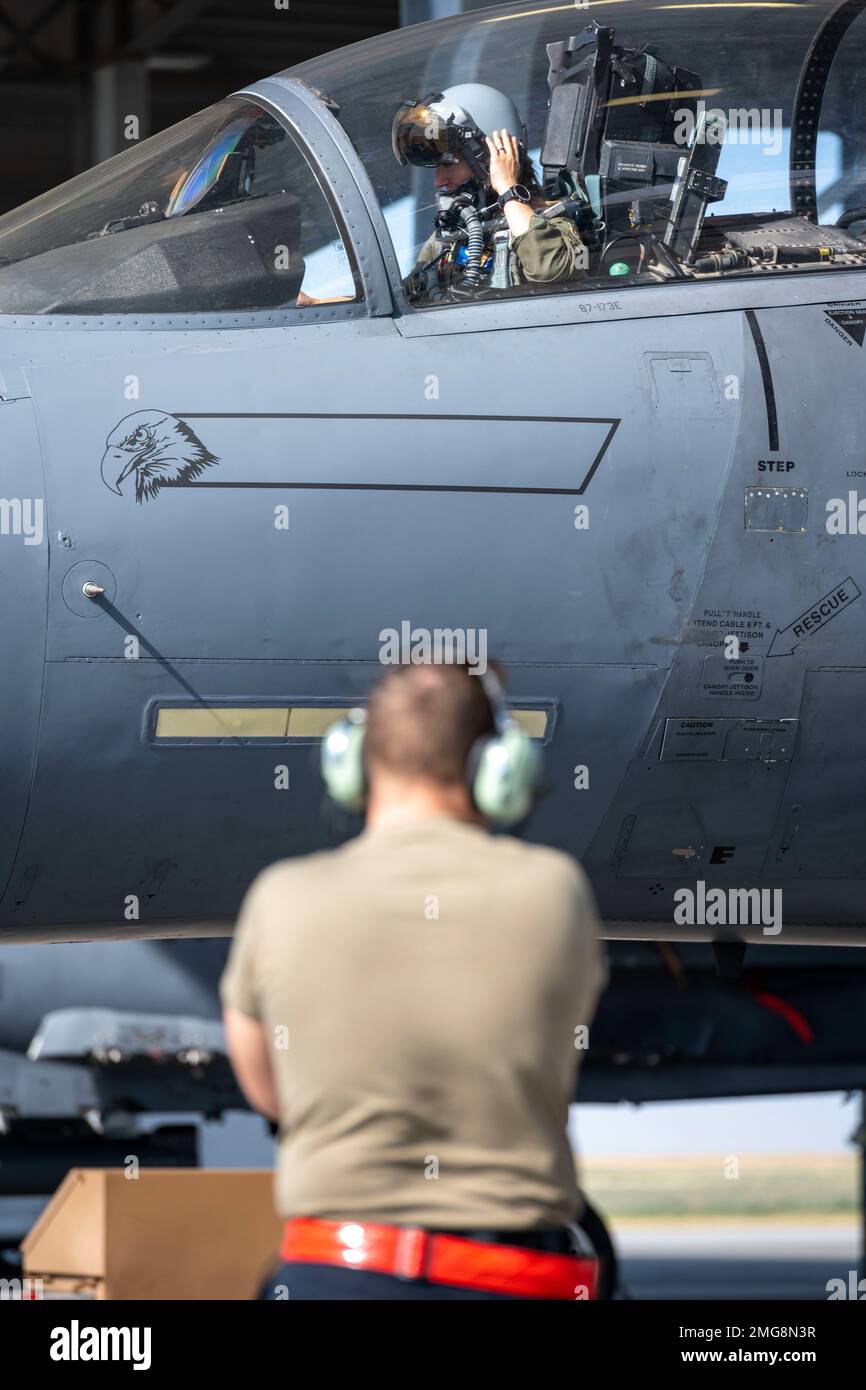 U.S. Air Force Airmen from the 389th Fighter Generation Squadron ...