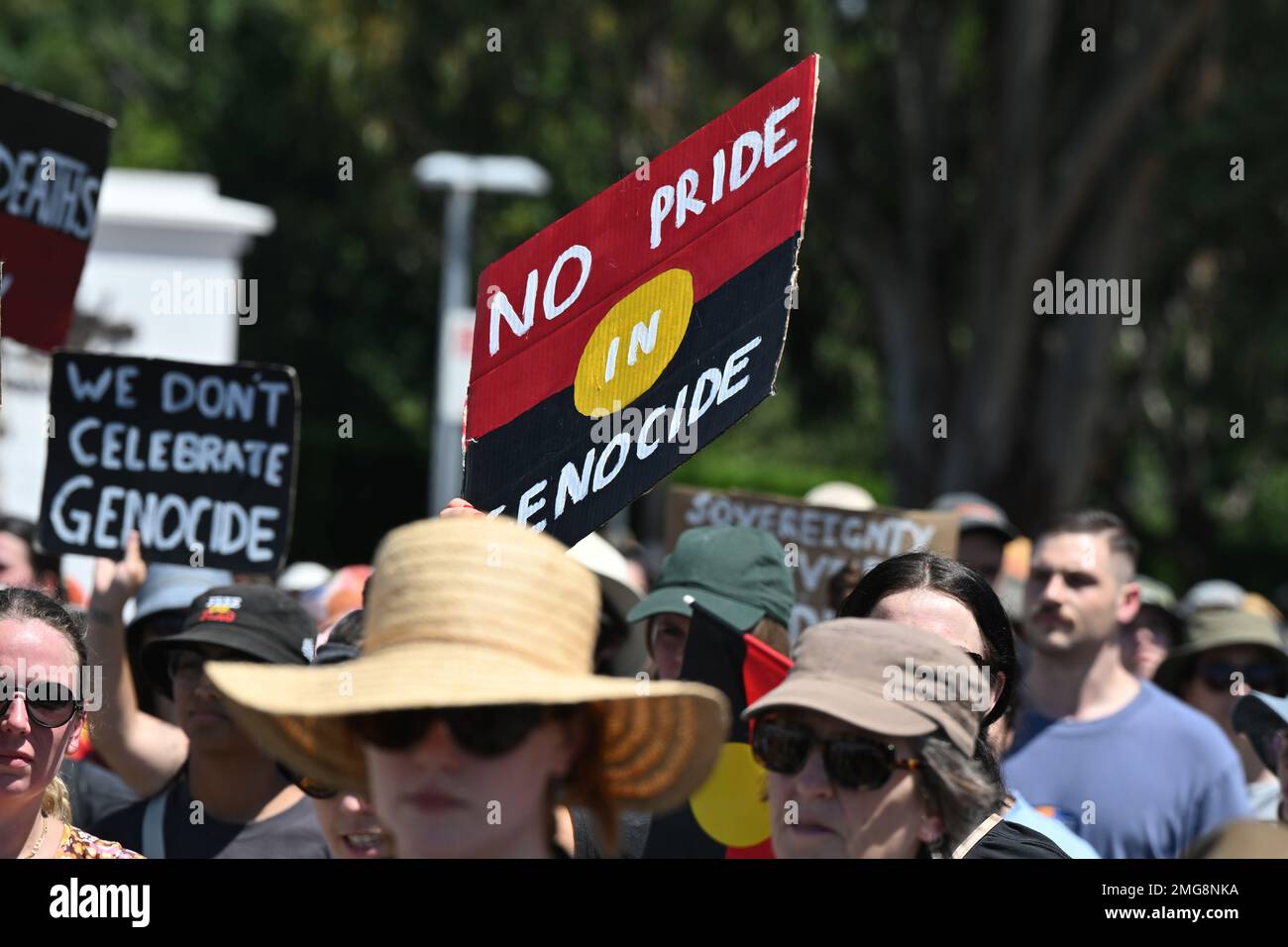 Protesters march past Old Parliament House to the Aboriginal Tent ...
