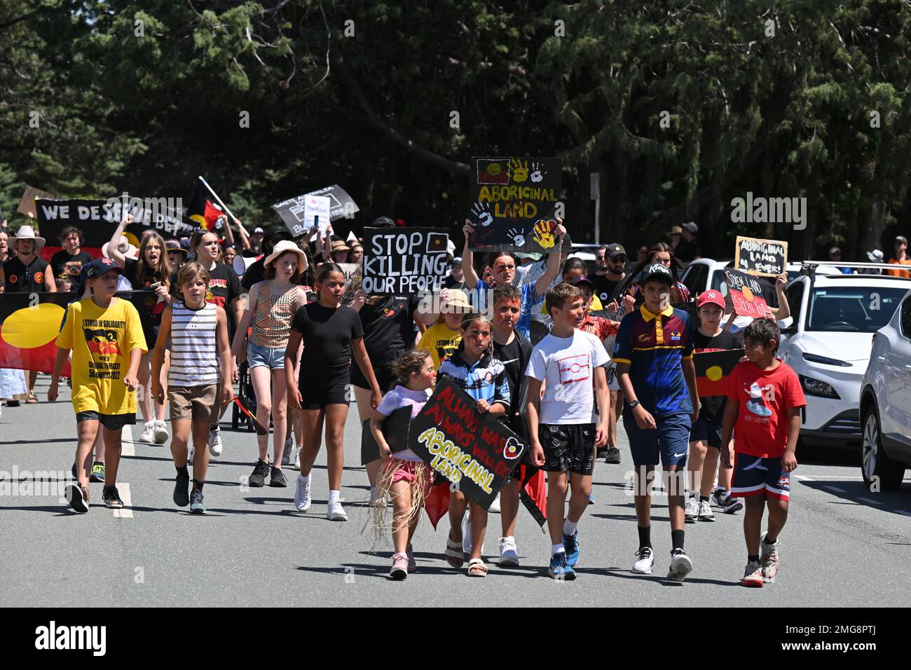 Protesters march past Old Parliament House to the Aboriginal Tent ...