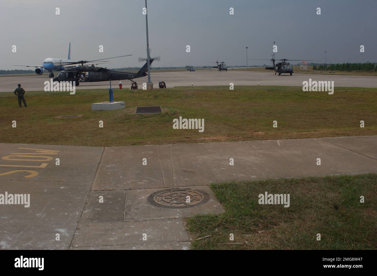 Congressmen Visit Mobile Aviation Training Center - 26-HK-4-130. USA ...