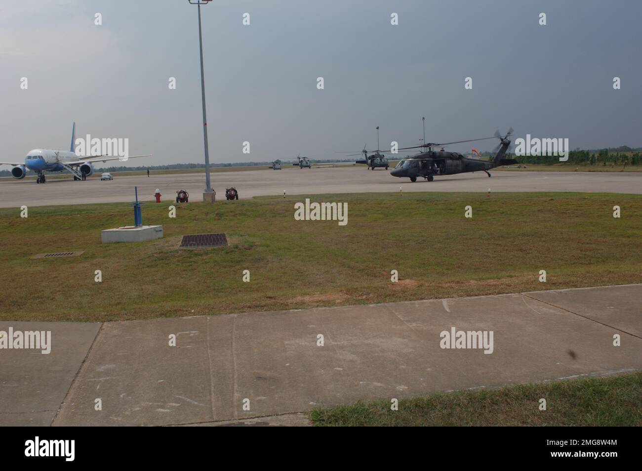 Congressmen Visit Mobile Aviation Training Center - 26-HK-4-127. USA ...
