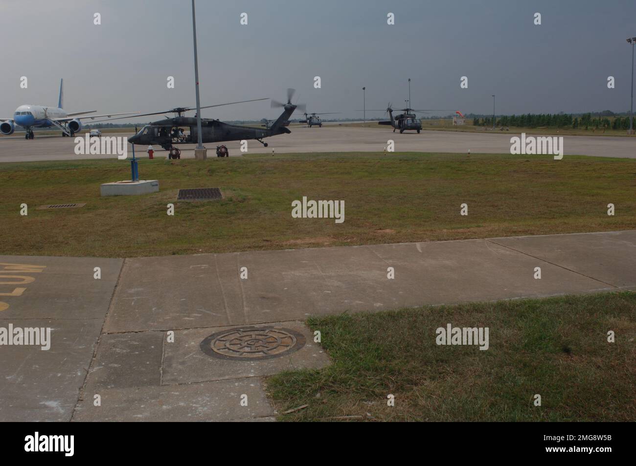 Congressmen Visit Mobile Aviation Training Center - 26-HK-4-128. USA ...