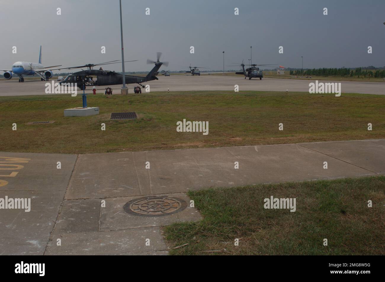 Congressmen Visit Mobile Aviation Training Center - 26-HK-4-129. USA ...